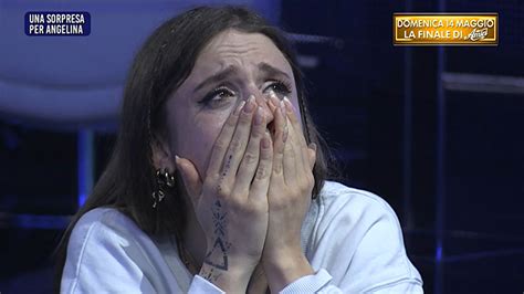 Angelina Mango in lacrime ad Amici 22 prima della finale ecco cosè