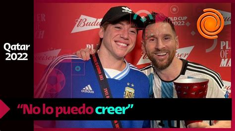 La EMOCIÓN de Paulo Londra al entregarle un premio a Messi Dios