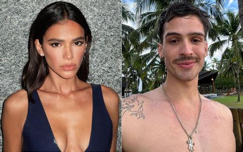 Marquezine e João Guilherme estão juntos Atriz curte praia filho