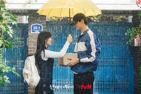 Facts About The Iconic Umbrella And Bridge Scenes In Lovely Runner