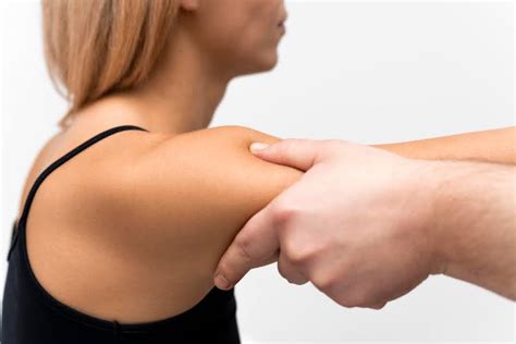 Tratar la dislocación de hombro Clínica Osten