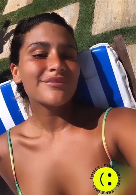 Em Florianópolis Giulia Costa renova bronzeado e mostra resultado do