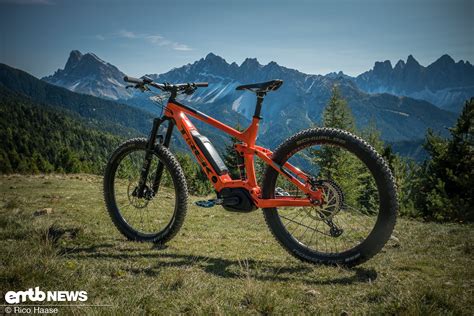 Trek Powerfly 9 LT Plus im Test In Signalfarbe über den Trail eMTB