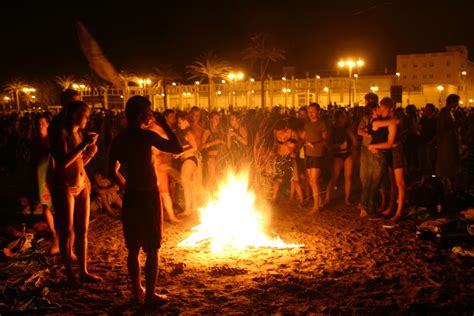 The Night of San Juan in Valencia s beaches Español en España