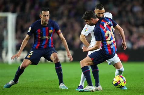 Le Barça prend le Clásico au finish Liga J26 FC Barcelone Real