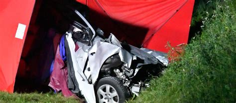 Koszmarny wypadek na DK3 Auto odbijało się od TIR ów jak resorak
