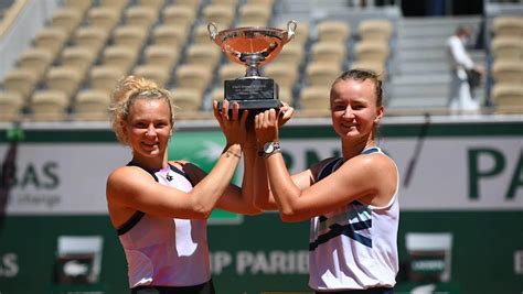 French Open Krejcikova i Siniakova pokonały w finale debla Świątek i