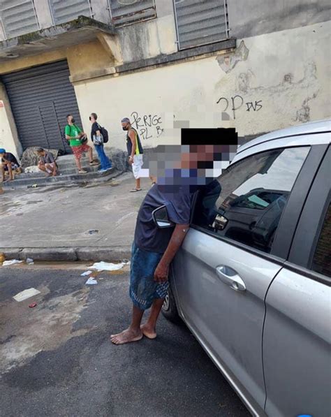 Notícias Homem morre em pé encostado em carro e cena assusta