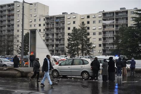 Incendie dun immeuble à Vaulx en Velin la Ville organise ce samedi