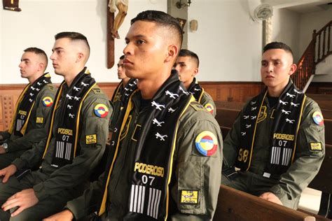 Doce cadetes de vuelo recibieron la bendición e imposición de bufandas