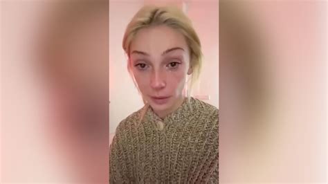 Russie Moscou Une Soir E Presque Nue Provoque Un Scandale Et Un