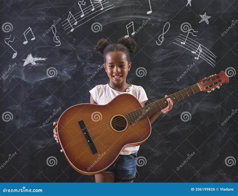 Belle Coli Re M Tis Qui Joue De La Guitare Pendant Que Dans La Classe