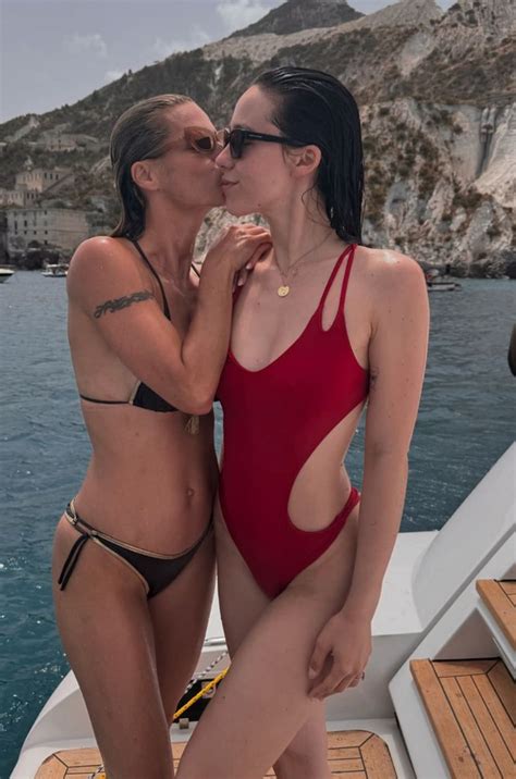 Da Elisabetta Canalis A Michelle Hunziker In Bikini In Attesa Del