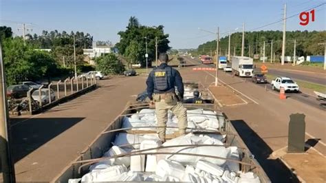 Caminhoneiro tenta transportar mais de 15 toneladas de agrotóxico no