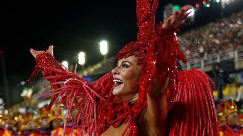 Foto Paolla Oliveira Brilhou Como Rainha De Bateria Da Grande Rio