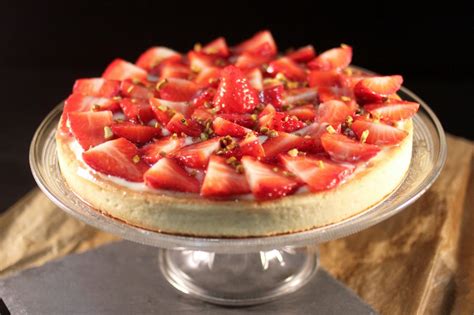 Chloé Délice Tarte aux fraises crème d amandes et pâtissière