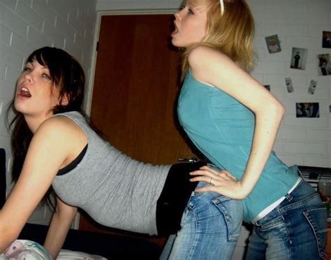 Lesbians Dryhump