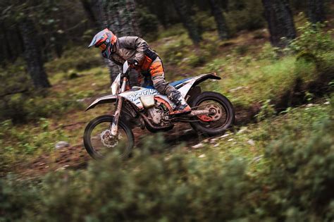 Motorrad Vergleich KTM 500 EXC F SIX DAYS 2024 Vs KTM 500 EXC F 2025