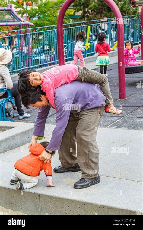 Vater tochter spielplatz Fotos und Bildmaterial in hoher Auflösung