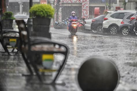 Waspada Curah Hujan Tinggi Di Jawa Barat Jelang Tahun Baru 2023