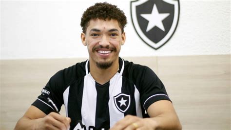 Sport Botafogo Anuncia Oficialmente Adryelson