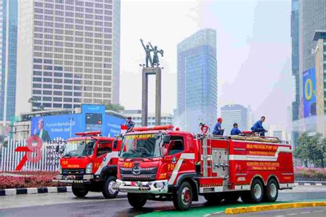 Pemprov DKI Akui Penyemprotan Air Di Jalan Raya Tidak Efektif Kurangi