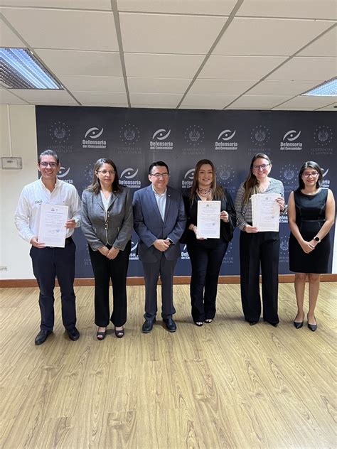 Tiendas Tigo reciben Certificación de la Defensoría del Consumidor En