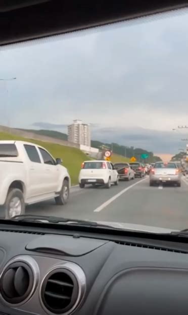 Motorista N O Respeita Sinaliza O E Caminh O Fica Preso Em Viaduto