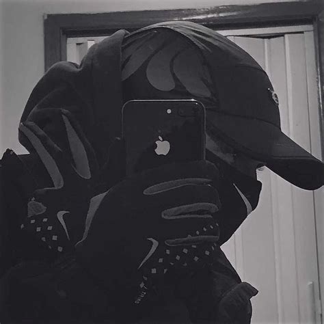 Pin By Souza Pjl On Trajados X Surealism Art Gamer Pics Nike Wallpaper