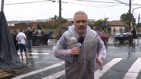 Repórter do SBT é interrompido por grito de Globo lixo