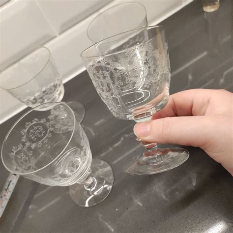 Se produkter som liknar 4st Kosta boda Elon vinglas E på Tradera