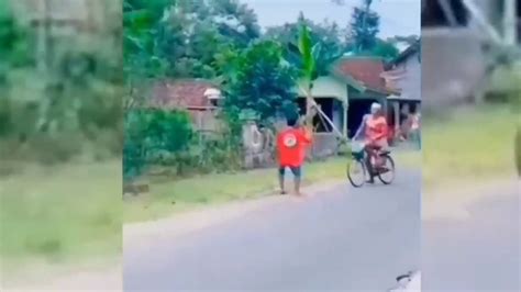 LUCU ABIS Video Lucu Bikin Ngakak Kelakuan Warga Bumi Ini Bikin