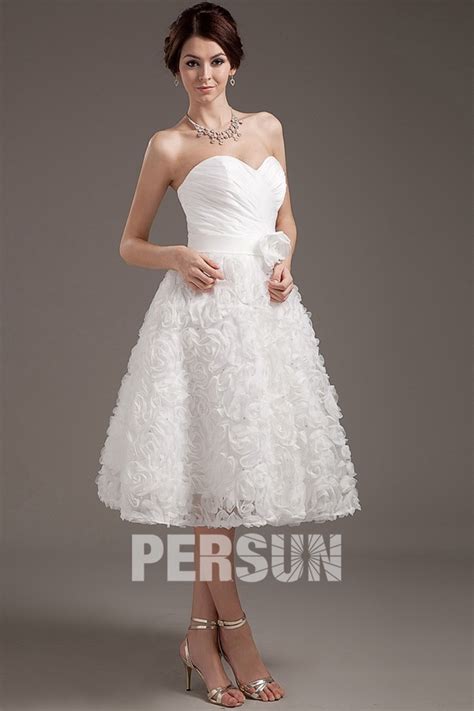 Robe soirée blanche bustier cœur orné de fleurs Robedesoireecourte fr
