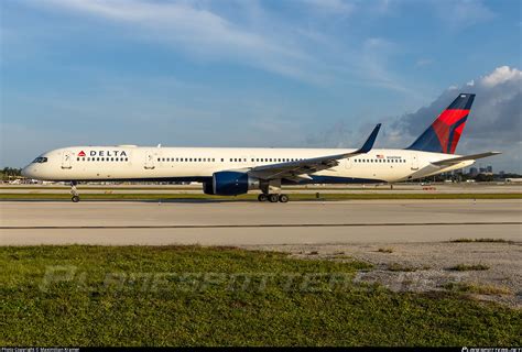 N Nw Delta Air Lines Boeing Wl Photo By Maximilian Kramer