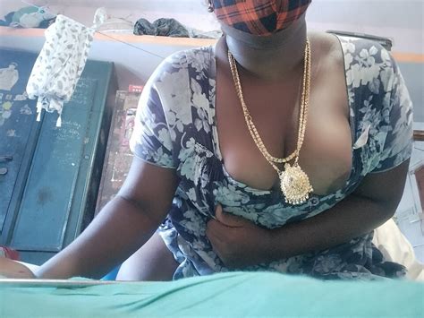 Cô vợ Tamil Gaaji nói chuyện tục tĩu và xoa bóp bằng dầu xHamster