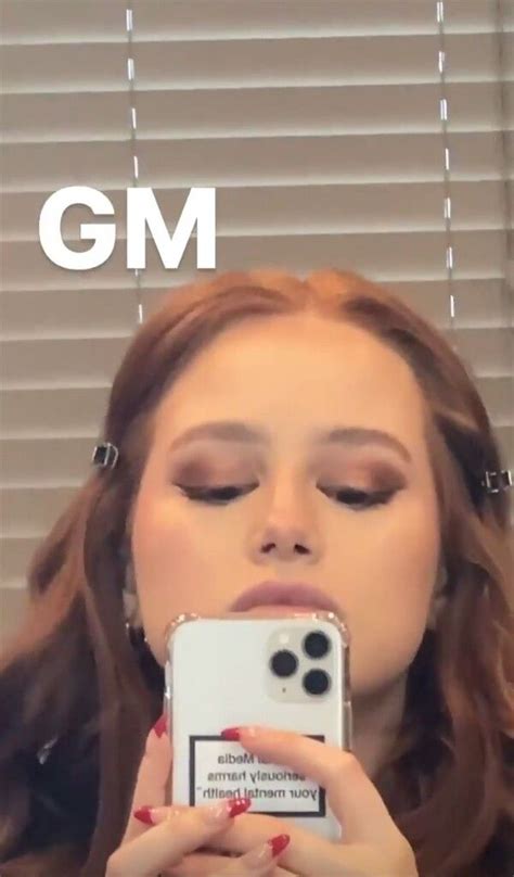 Medan Madelaine Petsch Riverdale Billie Eilish Selfie Queens