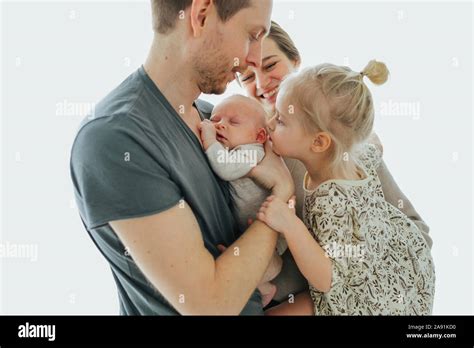 Famille avec deux enfants Banque de photographies et dimages à haute