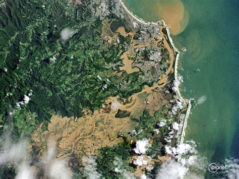 Uso de imagens de satélite da Planet para monitorar inundações históricas