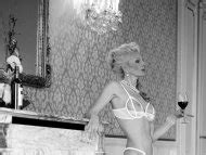 Naked Désirée Nick Added 07 19 2016 by MOMUSICMAN