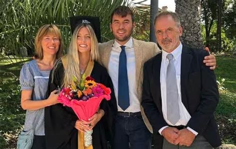 Chi sono la madre padre e fratello di Anita del GF La più pazza è nonna