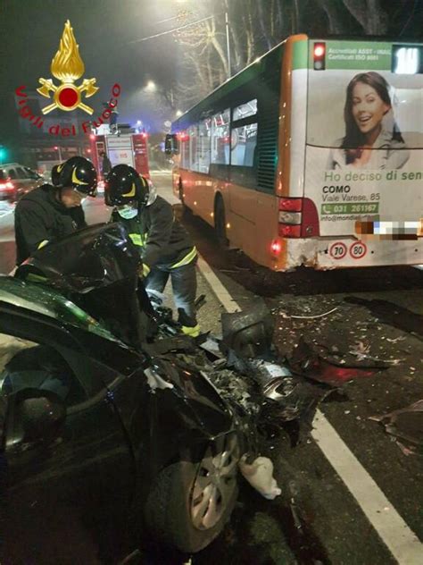 Auto Contro Il Pullman A Camerlata Ferito Altri Schianti A Mariano E