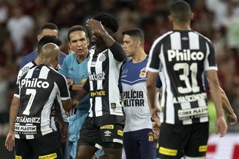 CBF divulga áudio do VAR de pênalti não assinalado em Flamengo x Santos