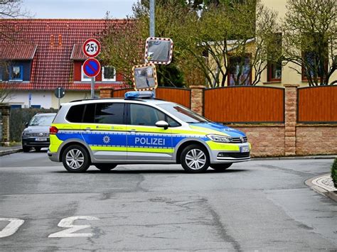 Amok Alarm an Schule Großeinsatz der Polizei in Jena Winzerla