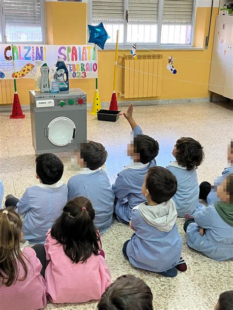 Catanzaro Anche All Ic Manzoni Nord Est La Giornata Dei Calzini