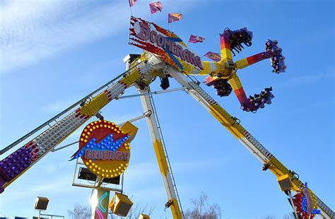 Les manèges à sensations fortes La fête foraine de Noël en intérieur