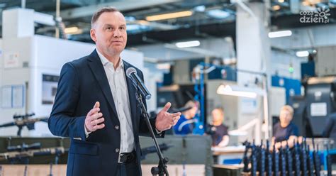 Prezydent Andrzej Duda z wizytą w Fabryce Broni Łucznik zdjęcia