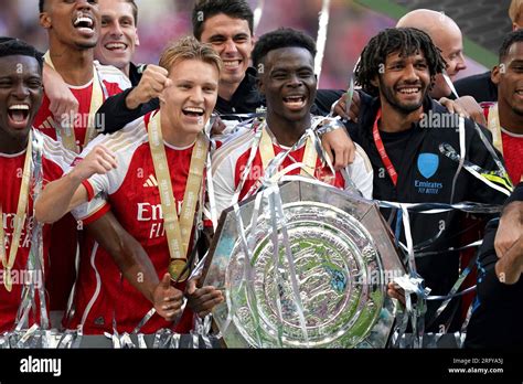 Arsenal S Martin Odegaard Centre Left And Bukayo Saka Celebrates With