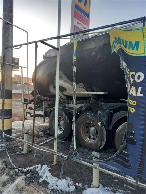 Caminh O Tanque Pega Fogo Em Posto De Combust Vel No Df V Deo
