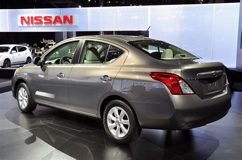 Nissan Versa Sedán 2014 un carro enfocado en la familia Lista de Carros