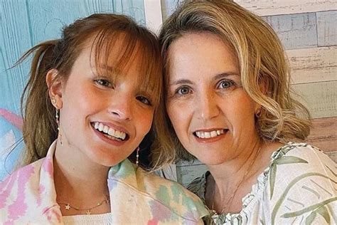 Saiba o valor da fortuna que Larissa Manoela abriu mão para os pais